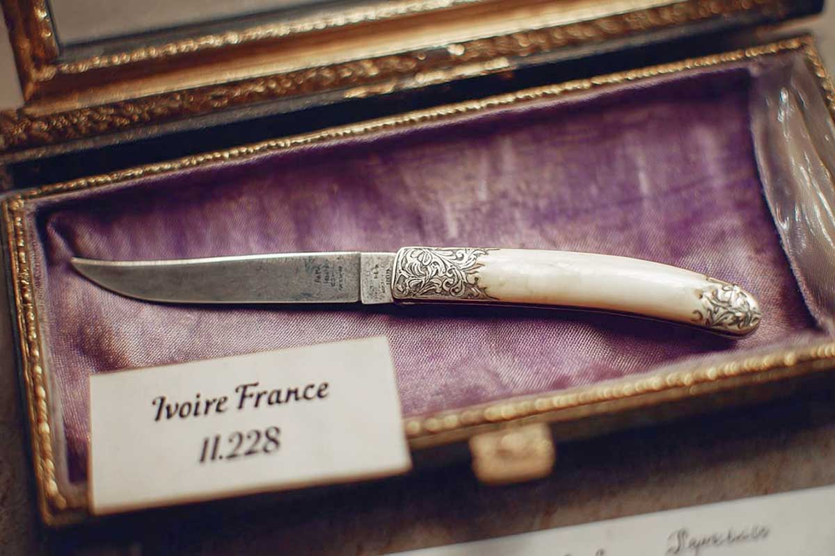 Ivoire, corne, écaille : matières interdites en coutellerie